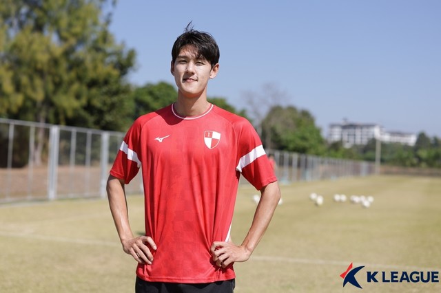 [b11 현장] 수비형MF→ 센터백 변신… 부산 이동수가 말하는 프로 데뷔 후 첫 퇴장, 그리고 '원정파크'라는 외부 평가
