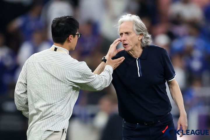 '이정효 악수 거부하고 ACLE 4강 탈락' 알힐랄 감독 해임