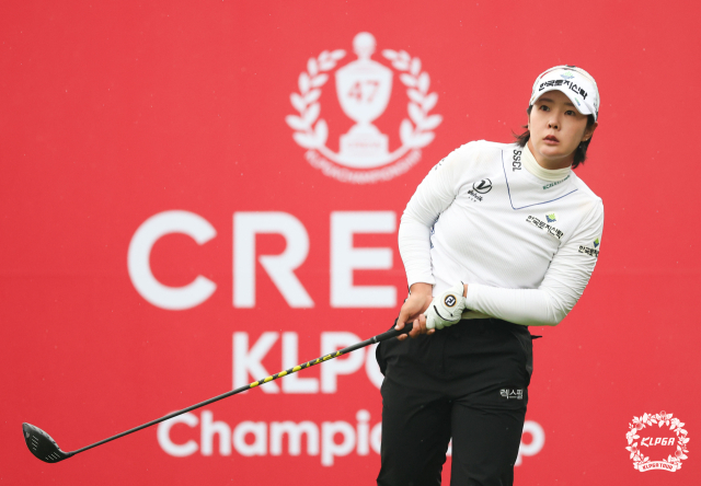 ‘압도적 선두’ 홍정민···그를 쫓는 ‘무서운 추격자들’ 2위 박현경, 3위 박지영·마다솜·김민솔 그리고 6위 방신실과 7위 황유민