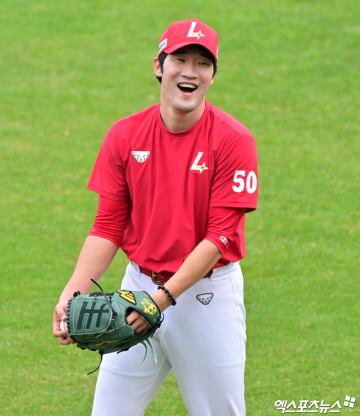 '문보경 멀티홈런 폭발' LG, SSG 12-4 완파하고 2연승...코엔 윈 KBO 데뷔 첫 승 [잠실:스코어]