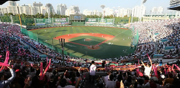 KBO리그, 역대 최소 300만 관중 돌파