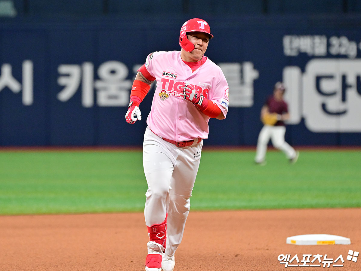 '3점포 쾅' 최형우, 개인 통산 400홈런 달성...KBO리그 역대 4번째 [고척 라이브]