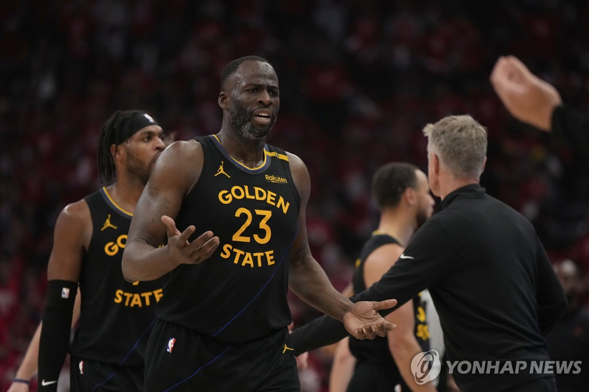 그린 '철벽 수비'…골든스테이트, 휴스턴 꺾고 NBA PO 2라운드로