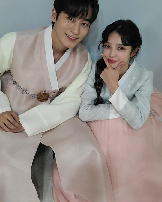 방송으로 엄청 잘 나가다가 "군대를 아직 안 가는 바람에 강제로 방송을 쉬었다는" 연예인 | 나도 알고 너도 알고