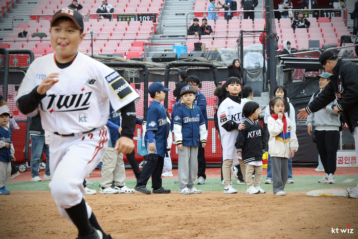 “홈팬만의 날? 아닙니다”…KT, NC 원정 어린이 팬 위해 “함께 뛰자” 외친 이유 [SS시선집중]