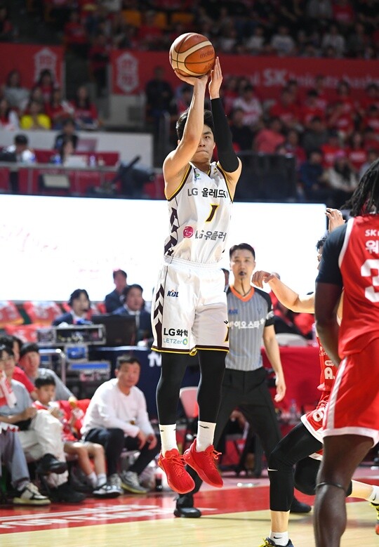 [KBL FINAL] ‘1차전 3점 1/10’ LG 유기상, ‘4강 PO 1차전’을 언급한 이유는?
