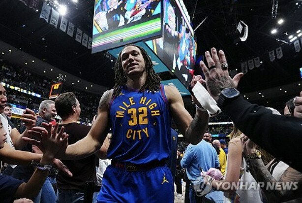 [NBA PO] ‘MVP 대전?’ 주인공은 고든이었다…덴버 2R 1차전서 대역전극