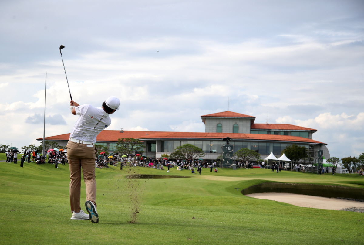 '전액 기부→혜택도 두배' 2025 KPGA군산CC오픈 상금 채리티 10억 돌파 앞두고 프로암 패키지 출시