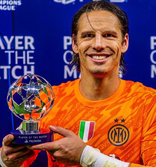 [UCL ISSUE] 인생사 정말 모른다! 오나나 '870억'에 팔고 데려온 '90억' 36세 GK, 결승행 견인