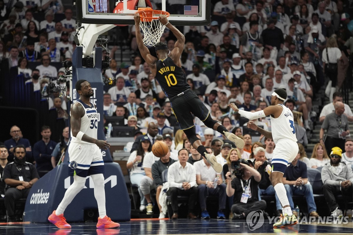 NBA 골든스테이트, PO 2R 1차전 미네소타 제압…커리 부상 악재