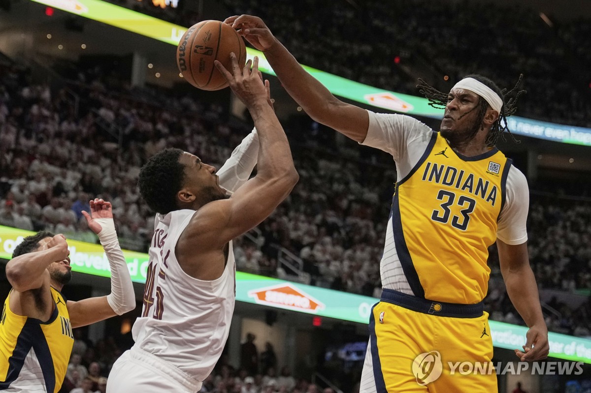 NBA 골든스테이트, PO 2R 1차전 미네소타 제압…커리 부상 악재