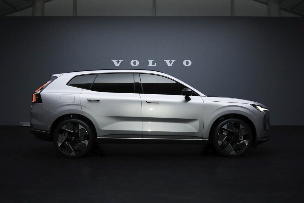 볼보 XC70 공개, XC60보다 큰 하이브리드 SUV | 탑라이더