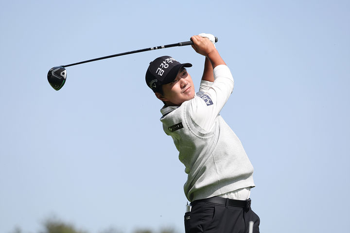 '버디 8개' 옥태훈, KPGA 클래식 1R 단독 선두…함정우 2위