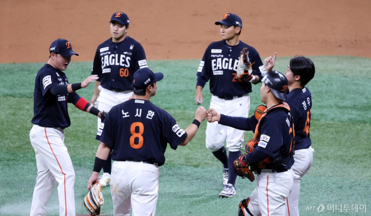 한화, 33년만에 11연승…키움 꺾고 KBO 단독 1위 질주