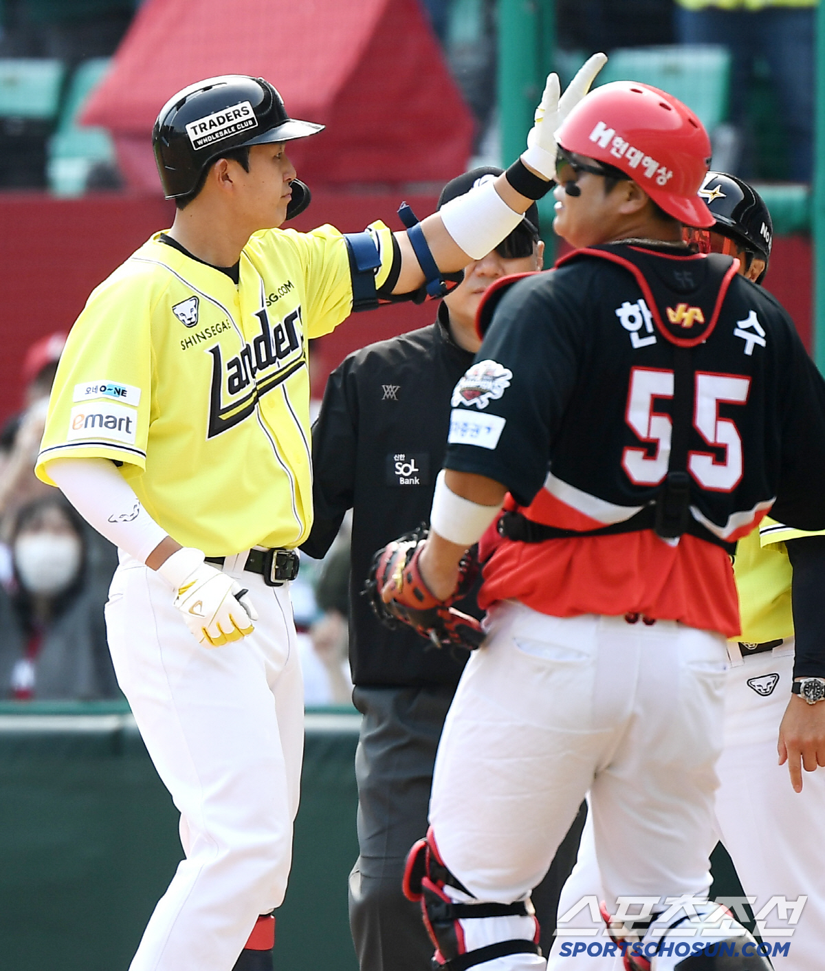 '화이트 3승&조형우 3타점' SSG, 네일 공략 성공! KIA 잡고 DH 1차전 승리 '3연패 탈출'…최정 500홈런 도전은 2차전으로 [인천 리뷰]