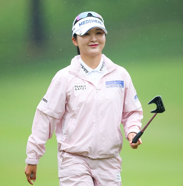 5타차 선두 이예원 "자신 있다. 목표는 우승" [KLPGA]