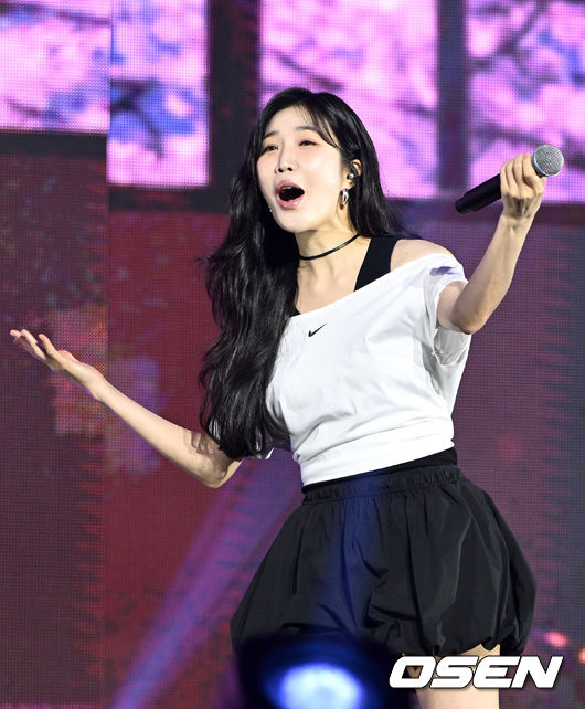 스타들의 행사 무대 | 다비치 강민경,'아름다운 미소' [사진]