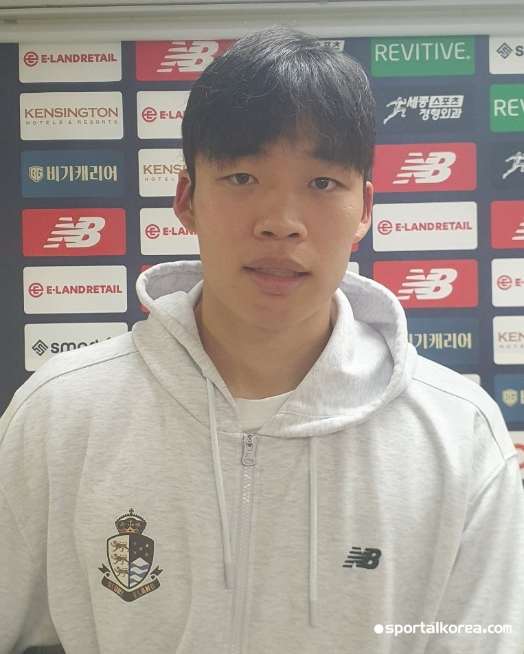 [현장목소리] '192cm 장신 FW' 서울E 정재민, '시즌 첫 풀타임+빗물 잔디' "평소 운동량 늘려 개의치 않아"
