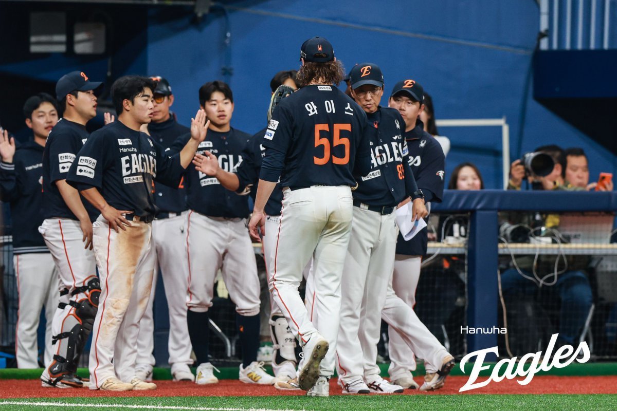 ‘내용·결과 다 잡는’ 미친 한화, 33년만에 12연승 파죽지세…와이스 8이닝 무결점투 6승+KBO리그 최다 팀 14연속경기 매진 겹경사 [SD 고척 라이브]