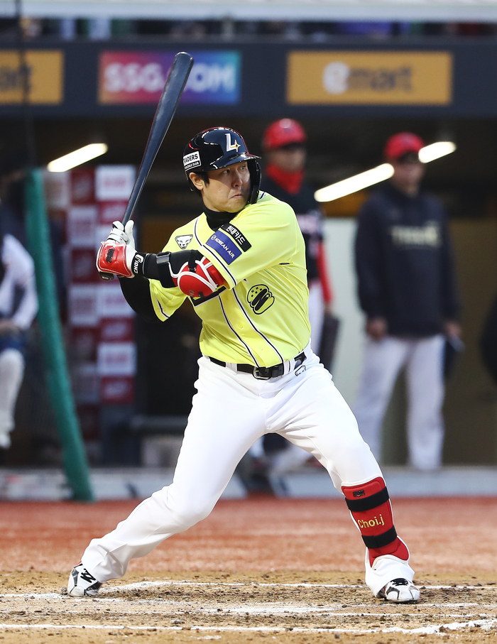 최정 ‘500홈런’에 1700만원 건 SSG…역대 홈런볼 가격은?→오타니 50-50은 ‘61억원’ [SS시선집중]