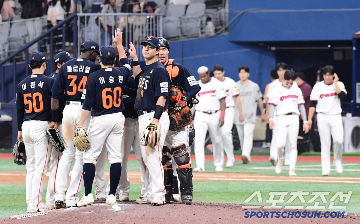 '꿈이냐 생시냐' 12041일만의 12연승, 14G 연속 매진 KBO 타이...한화가 세상의 중심이다 [고척 현장]