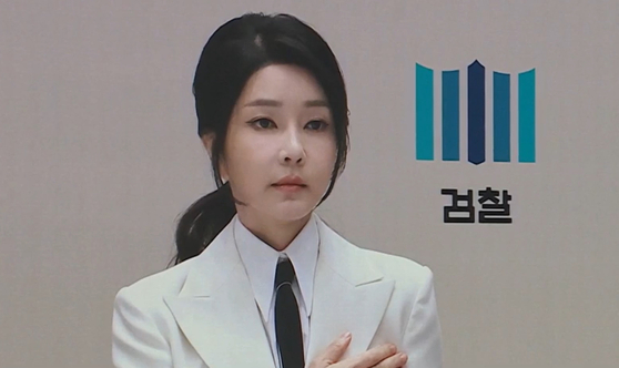 김 여사 측, '14일 소환통보' 검찰에 불출석 의견..."대선 영향 우려"