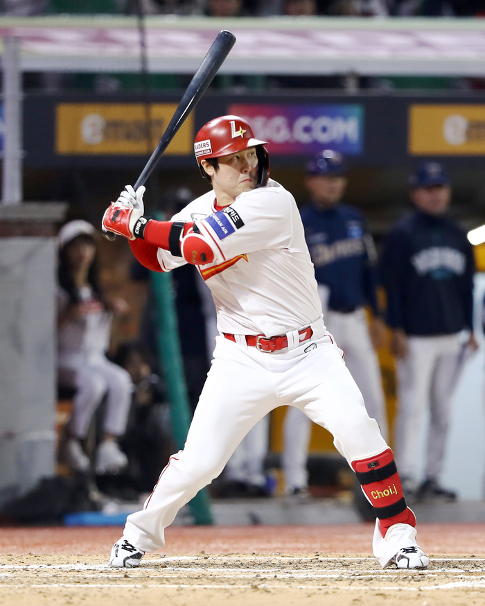 “최정 500홈런 진심으로 축하…한 팀에 있다는 게 영광” SSG 이숭용 감독이 전한 진심 [SS문학in]