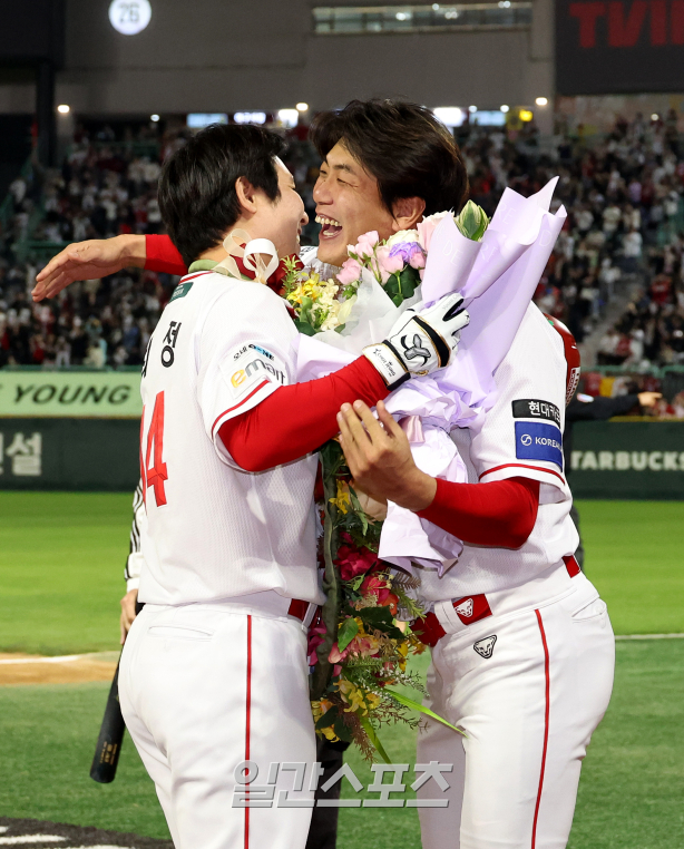 '드디어 터졌다' SSG 레전드 최정, KBO리그 사상 첫 통산 500홈런 대업 달성 [IS 인천]