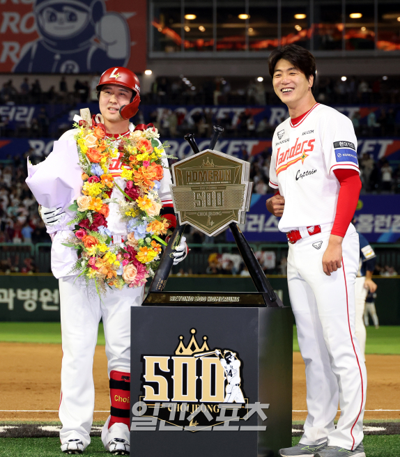 '드디어 터졌다' SSG 레전드 최정, KBO리그 사상 첫 통산 500홈런 대업 달성 [IS 인천]