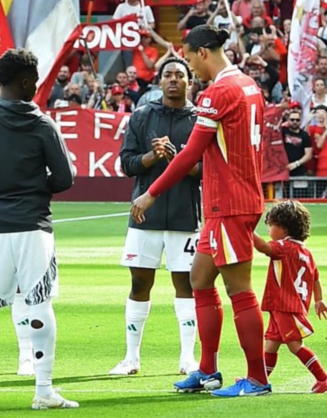 "어린 나이에 겸손부터 배워라"…'18세' 아스널 DF, '가드오브아너' 무시 논란