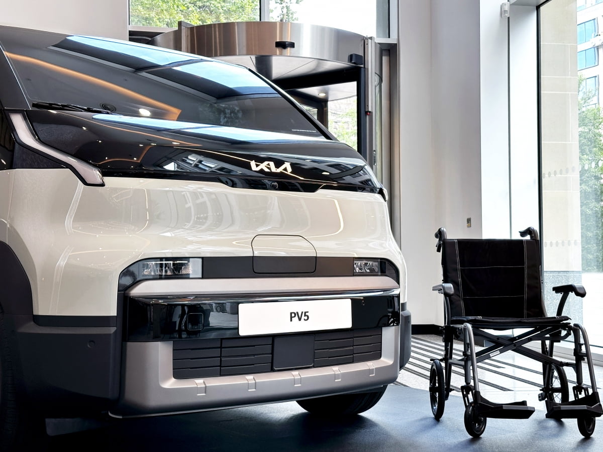 휠체어 탑승자 위한 PBV…기아, 'PV5 WAV' 공개