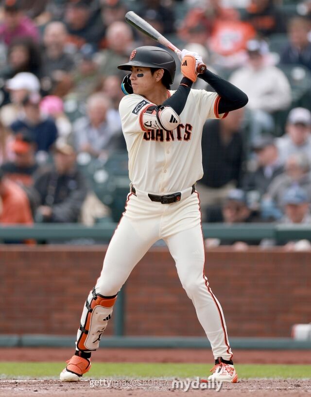 'ML 56승' KBO 역수출 신화 완벽공략…'데뷔 첫 4번' 이정후, 2G 연속 안타