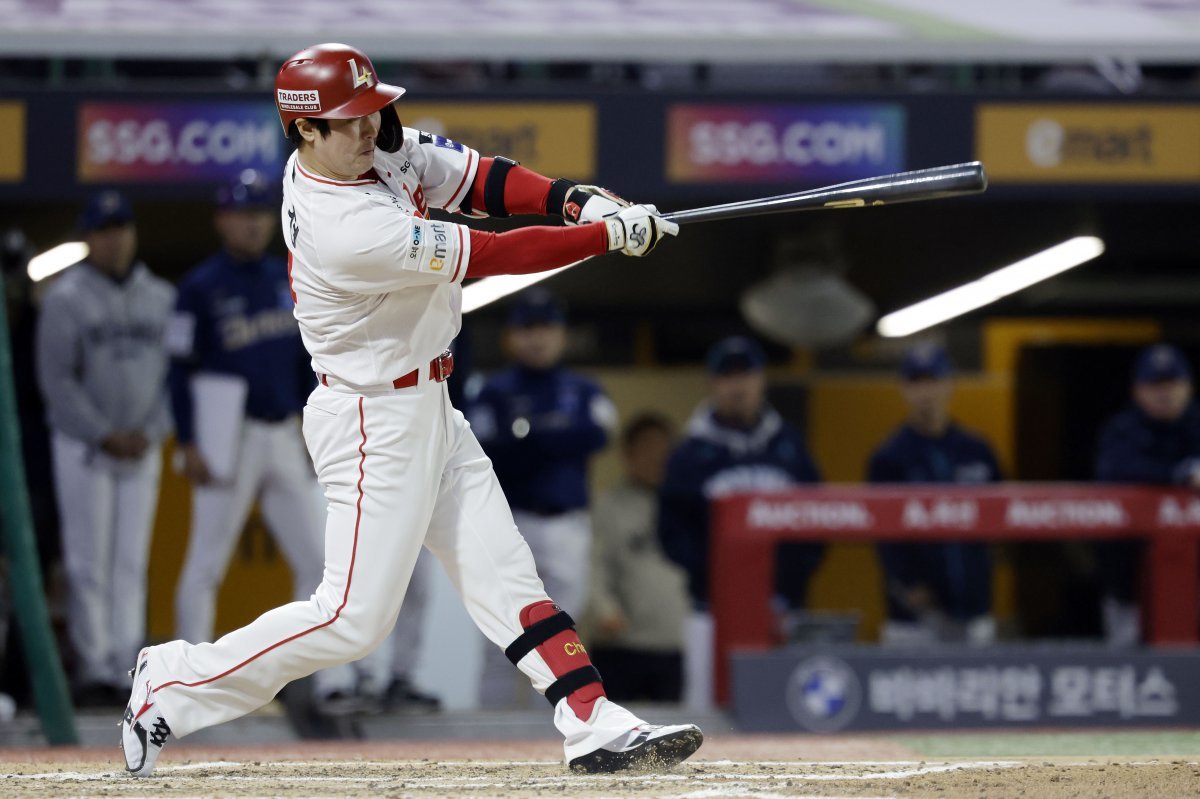 ‘MLB 28명·NPB 8명’ KBO는? 최정이 유일…KBO 최초 통산 500홈런 고지 등극했다! [SD 인천 라이브]