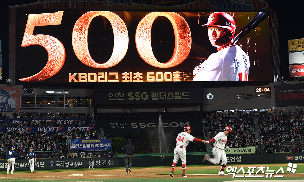 최정 드디어 터졌다! KBO리그 최초 개인통산 '500홈런 위업'…SSG도 짜릿한 6-3 역전승 [문학:스코어]