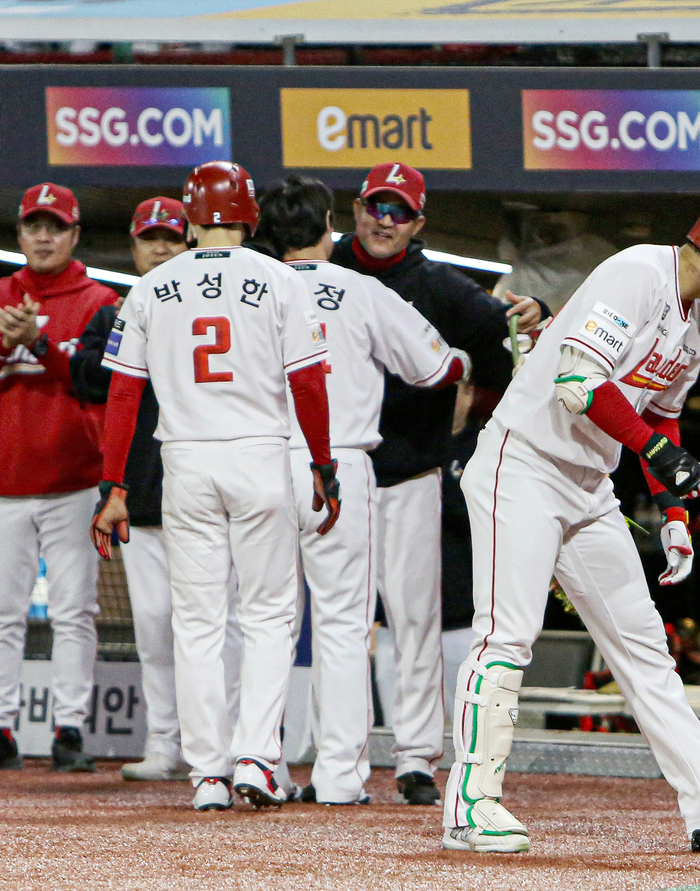KBO리그 최초 500홈런 ‘금자탑’→홀가분해진 마음…최정, ‘완전체 SSG’ 향한 첫 단추 [SS시선집중]