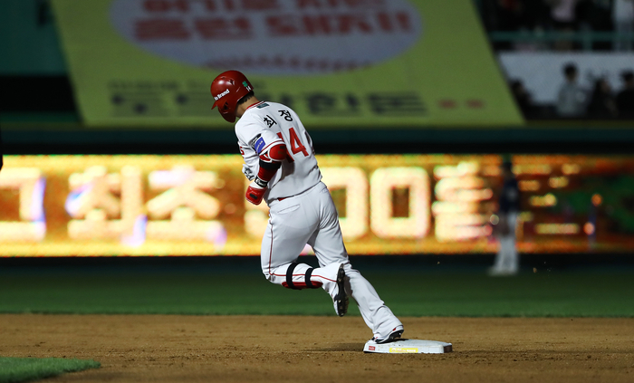 KBO리그 최초 500홈런 ‘금자탑’→홀가분해진 마음…최정, ‘완전체 SSG’ 향한 첫 단추 [SS시선집중]