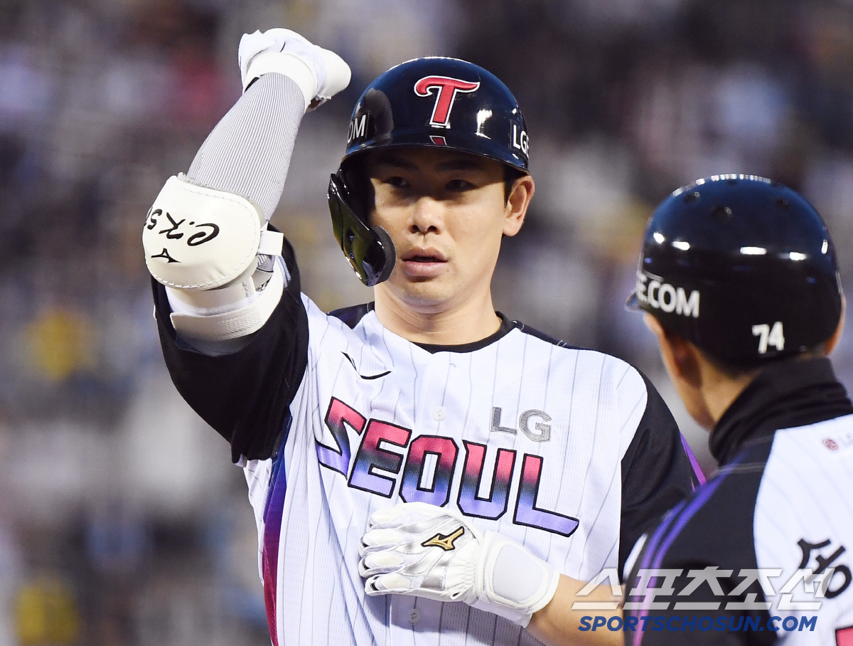 '출루왕' 없는 LG 타선 현실될지도... 동료와 충돌, 왼무릎 부상 '충격과 공포'속 공동 1위[잠실 현장]