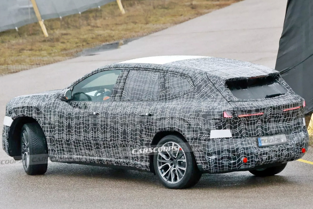 주행거리 무려 '800km'.. BMW 역대급 SUV, 포착된 실물에 벌써 '초대박' | 오토포크