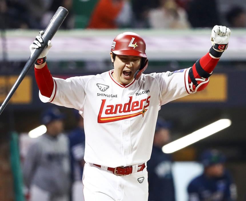 ‘역대 최초 500홈런’ SSG 최정 3경기 연속 대포 ‘쾅’