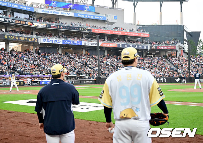 "ML서 더 던질 수 있었는데…일찍 돌아온 류현진 공이 크다" KBO 역대 최다 연속 매진, 한화 흥행 일등 공신