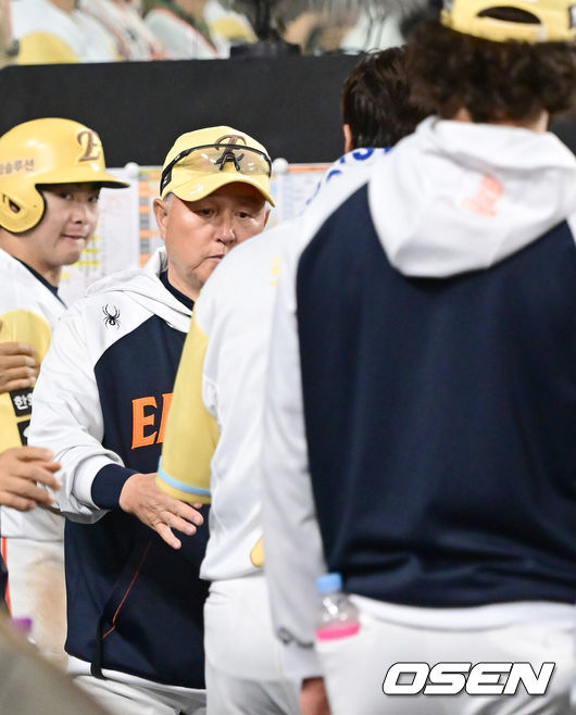 "ML서 더 던질 수 있었는데…일찍 돌아온 류현진 공이 크다" KBO 역대 최다 연속 매진, 한화 흥행 일등 공신