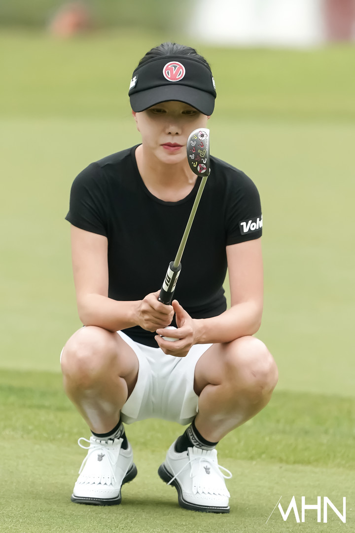 투데이 골프 | [mhn포토] 김선미, 타이틀 방어 나서는 완벽한 아이언샷