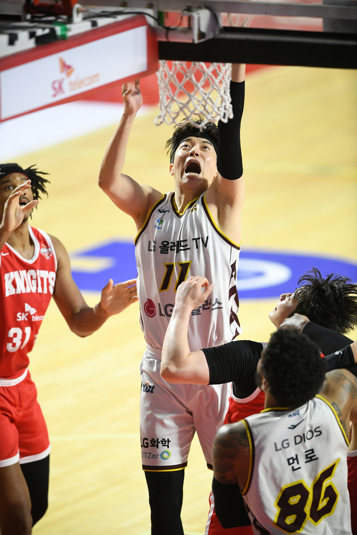 ‘4Q 미친 집중력’ LG, SK 62-58 누르고 ‘창단 첫 우승’ 감격…SK, ‘0%’ 기적은 없었다 [SS잠실in]