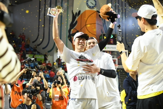 오리온·SK 그리고 LG까지! ‘허물선’ 허일영, 생애 첫 파이널 MVP 영광…“매번 조연이었는데 첫 상이네요” [LG V1]