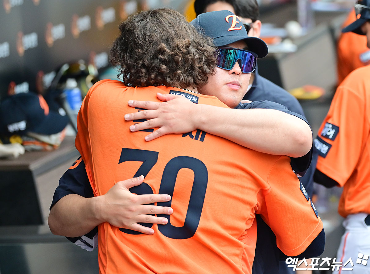 한화 'KBO 최초' 대기록의 날! 폰세 18K→더블헤더 2G '완판'…홈+원정 연속 매진 19경기까지 늘렸다 [대전 현장]