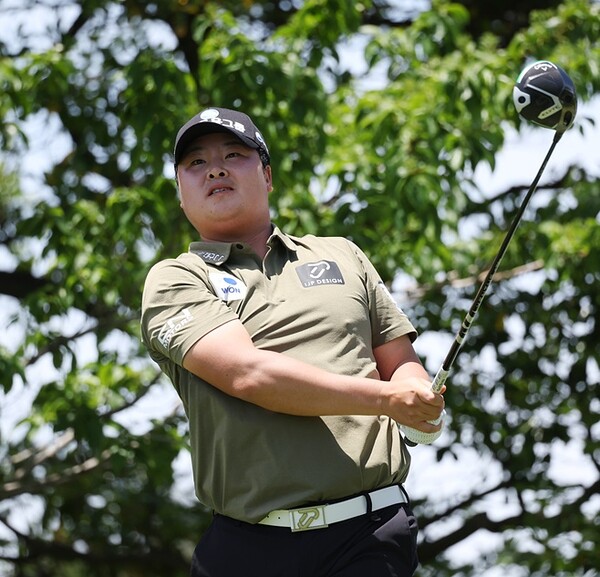 우승 도전하는 황중곤 "최종라운드는 체력전" [KPGA SK텔레콤 오픈]