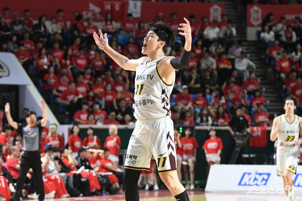 ‘SK→LG 이적, 평범한 식스맨 전락’ LG 허일영 끝장 승부를 끝내준 베테랑…챔프 7차전 3점슛 4개 포함 14점 생애 첫 PO MVP 등극