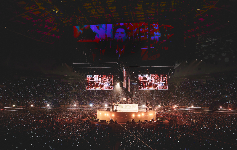 [IS리뷰] KSPO돔 첫 입성에 9만6천 관객…데이식스, 10년만에 쓴 밴드신 새 역사