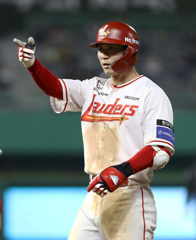 SSG 만년 백업의 대반전, KIA 41세 거포 다음이라니…KBO 최초의 사나이 못지않았던 존재감, 입단 9년 만에 기회가 왔나