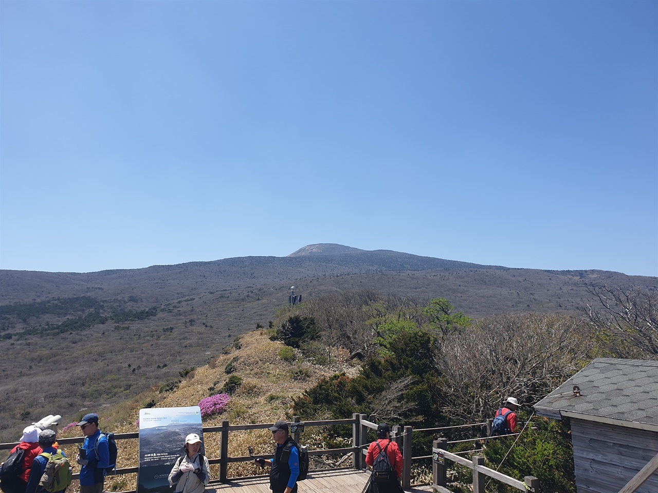 한라산 정상에선 볼 수 없고 사라오름에선 볼 수 있는 것